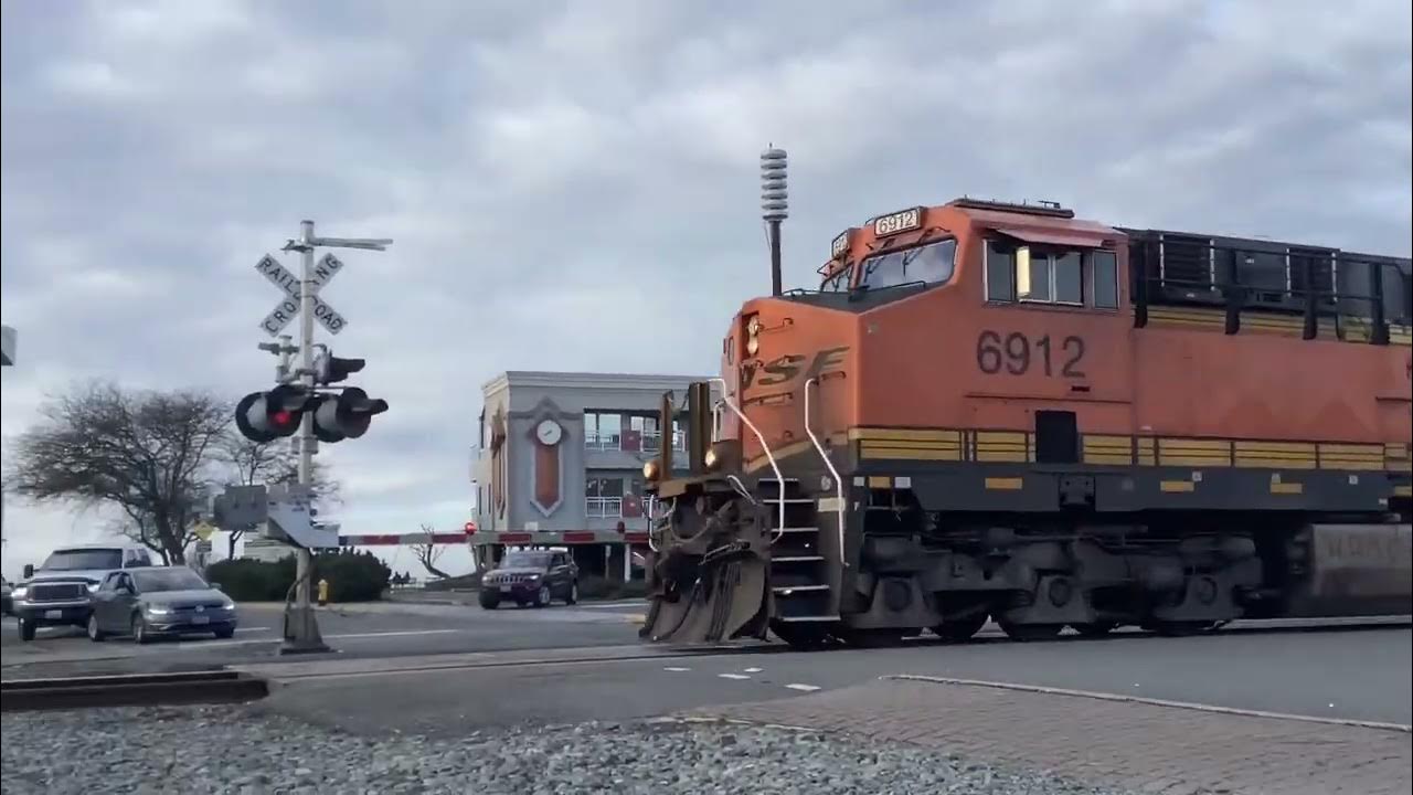 BNSF Nathan K5HL compilation - YouTube