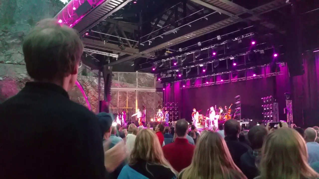 LALEH rules The arena of @DALHALLA 2017 - YouTube