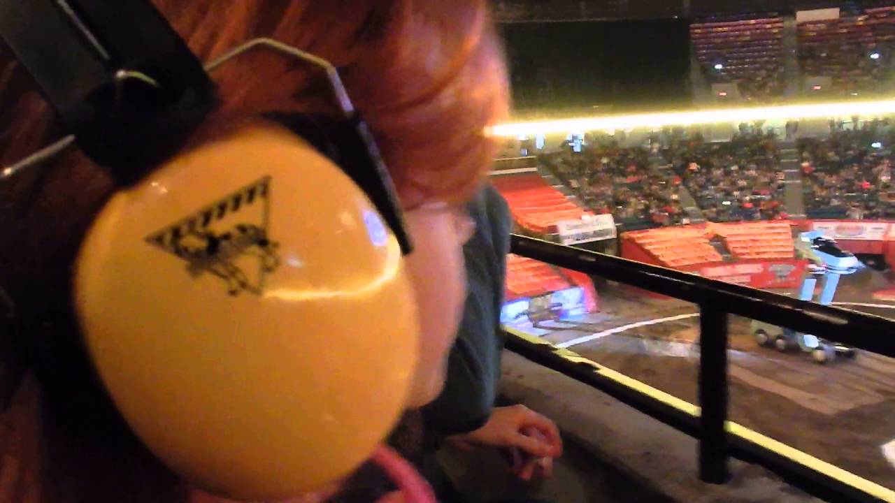 Robot Transformers at Monster Jam 2016 - YouTube