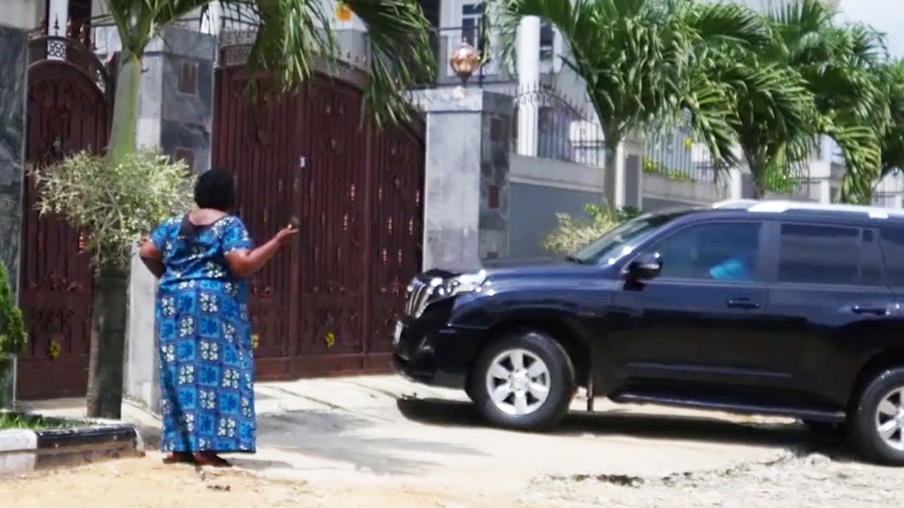 He Thinks The poor Woman At His Gate Is A Poor Beggar Not Knowing She's ...