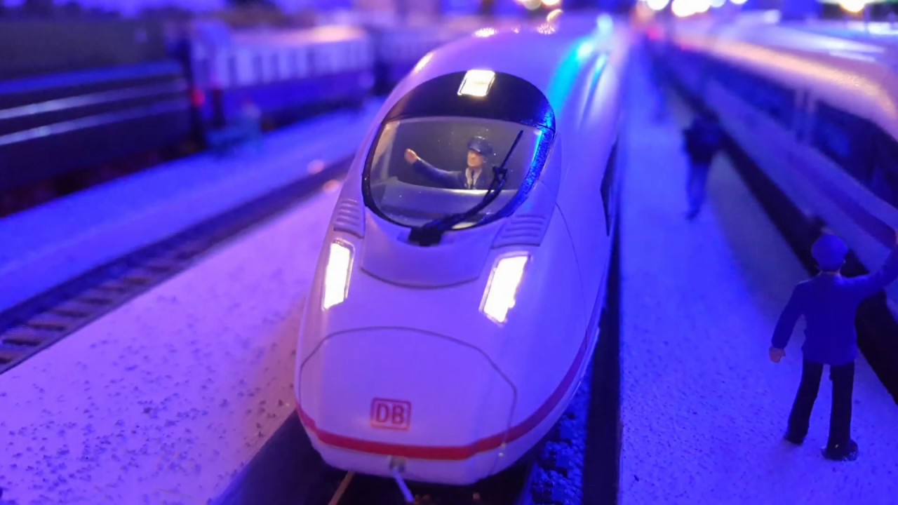 A LOOK INSIDE ROCO ICE 3 72041 VELARO 407 CLASS - YouTube
