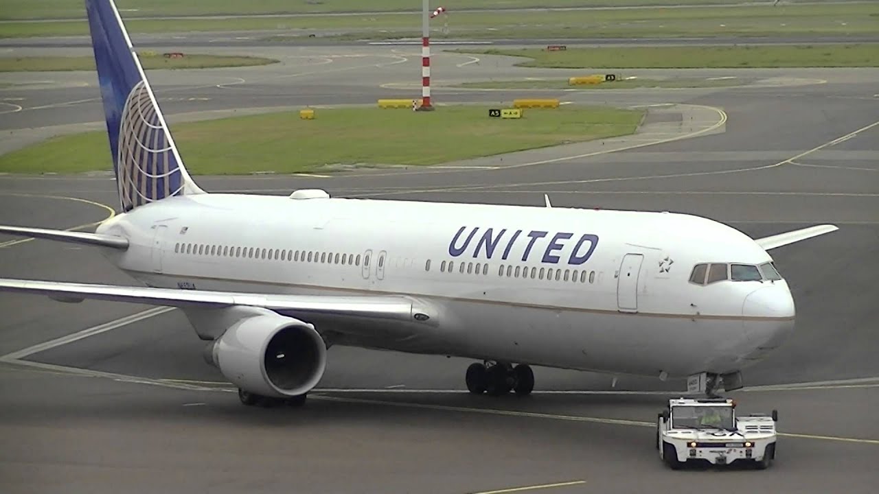 United Airlines B767-300 Tow into Gate at Schiphol - YouTube
