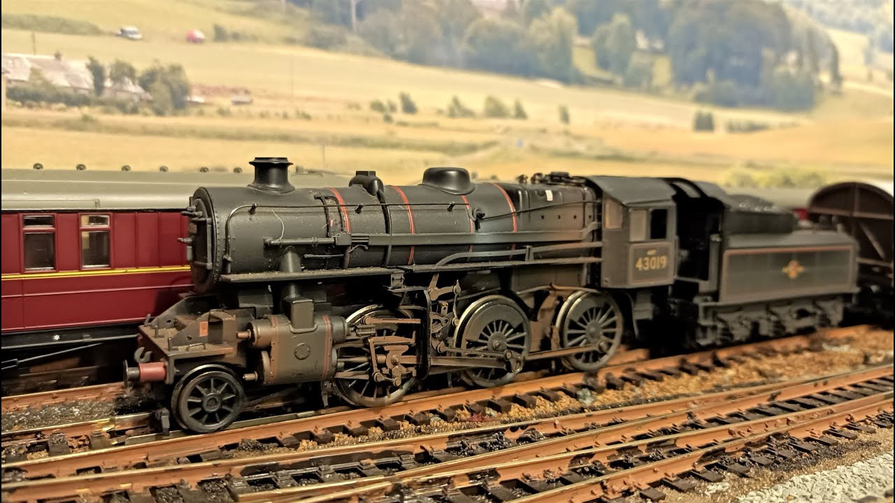 A model train railway, a short running session. - YouTube