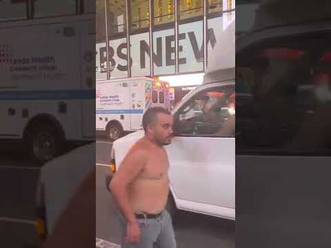 New York Times Meydanında Olaylı gece