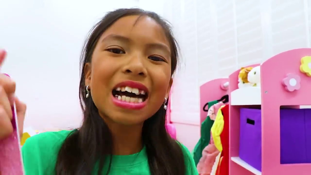 Wendy & Alex Pretend Play Going to Princess toys - YouTube