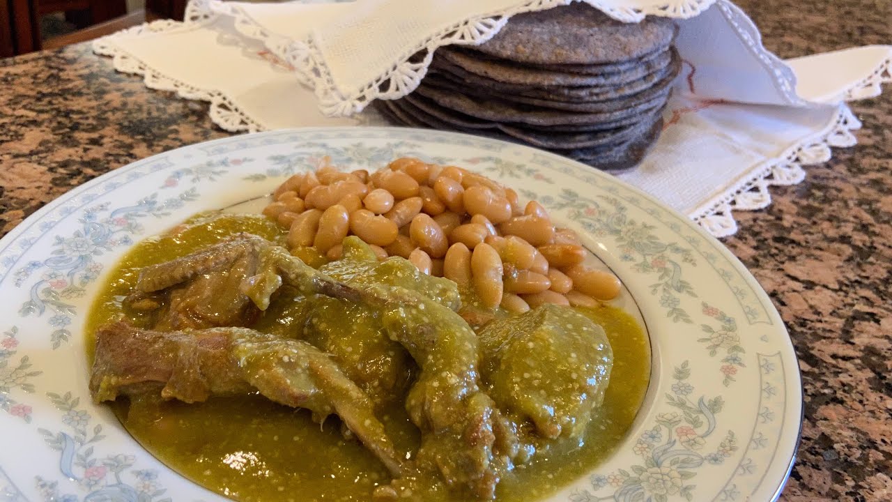 Huilotas en chile verde - YouTube
