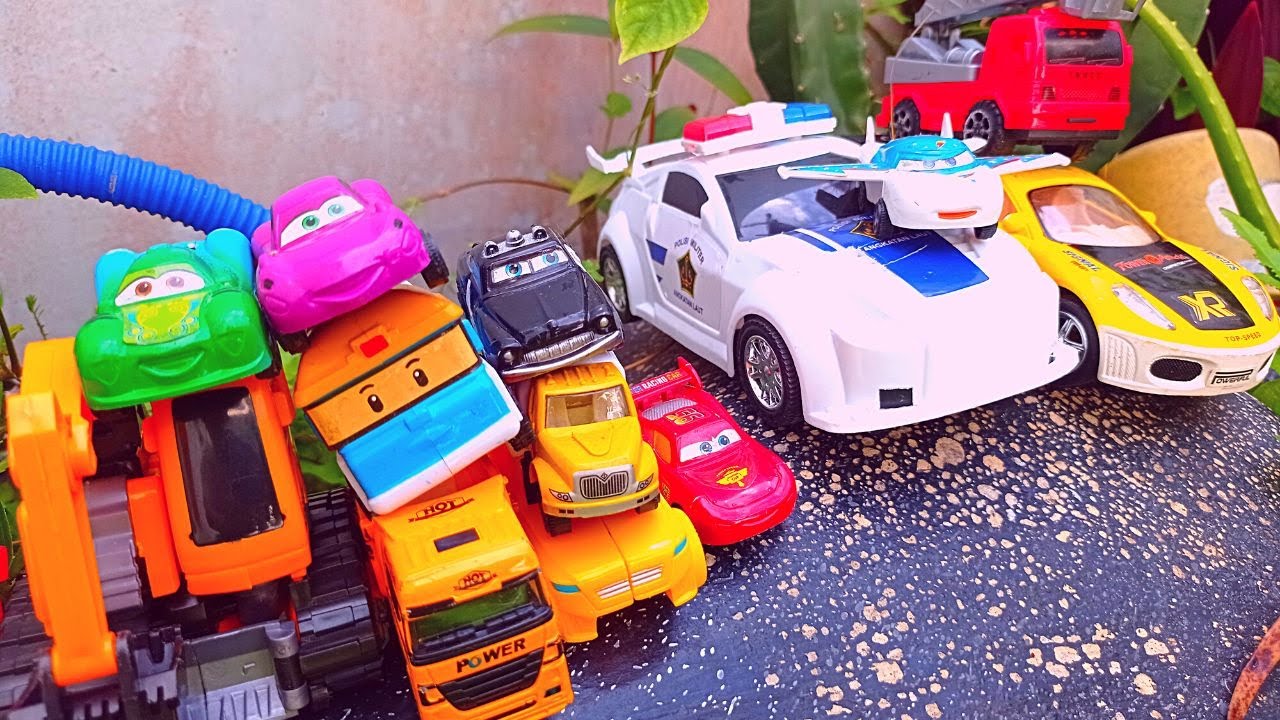 Looking for Disney Pixar Cars, Mack Cars, Lightning Mcqueen, Rayo Mcqueen, Doc Hudson, Tow Mater ...