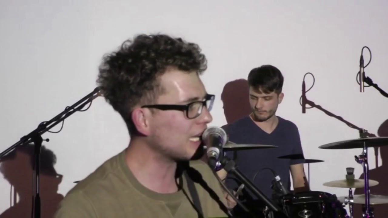 Niklas Bohnert mit „wer zuerst lacht verliert“ bei 4hours of music 2018 ...