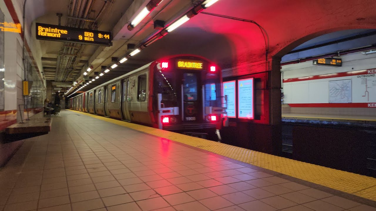 Braintree bound New Red Line cars entering Kendall/MIT. - YouTube
