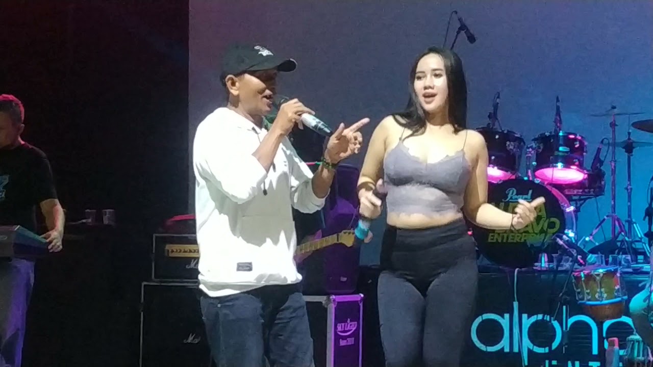 Uut Selly ft Ardhi/Satru Om Mahardika - YouTube