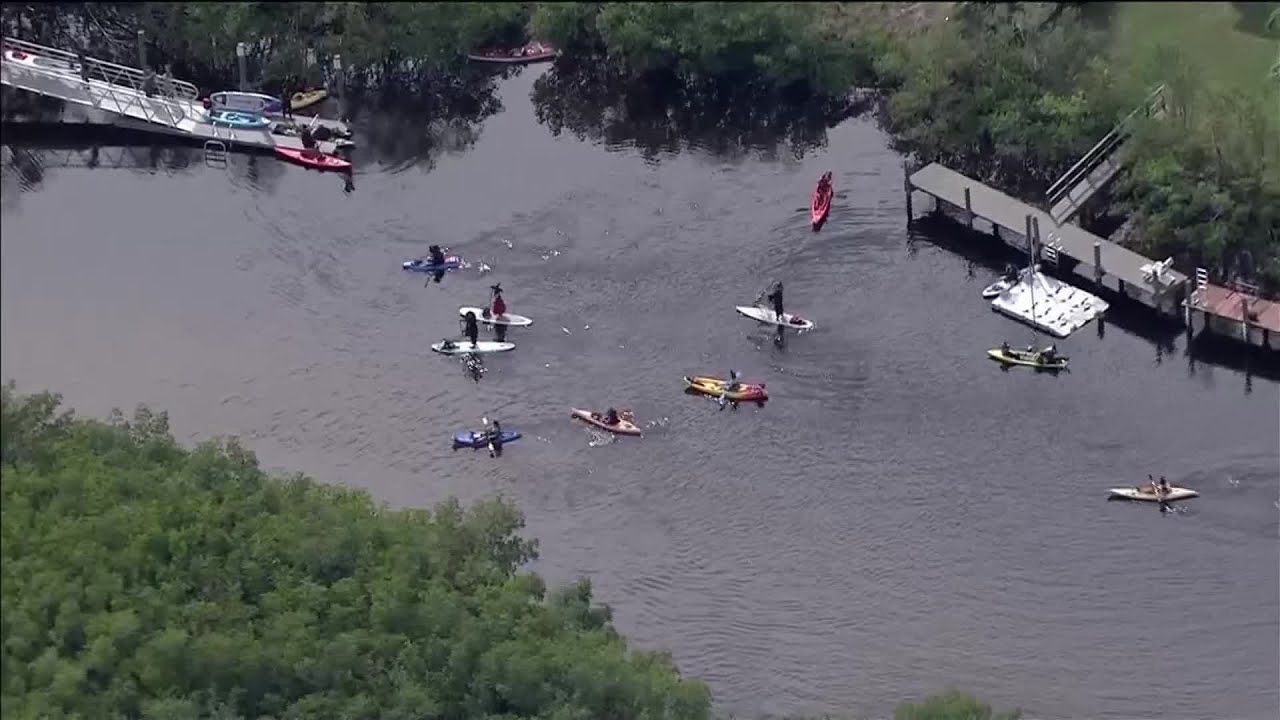 Florida Halloween: Witches hold paddle parade in Tarpon Springs - YouTube