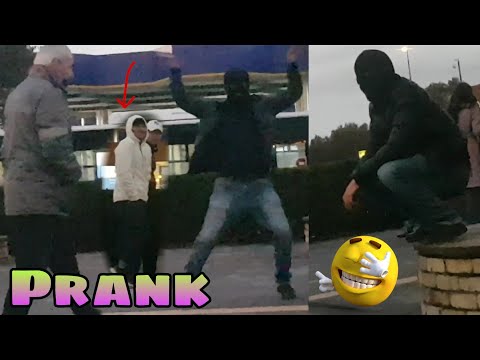İNSANLARIN YANINDA DƏLİCƏSİNƏ OYNAMAQ - PRANK😂!!