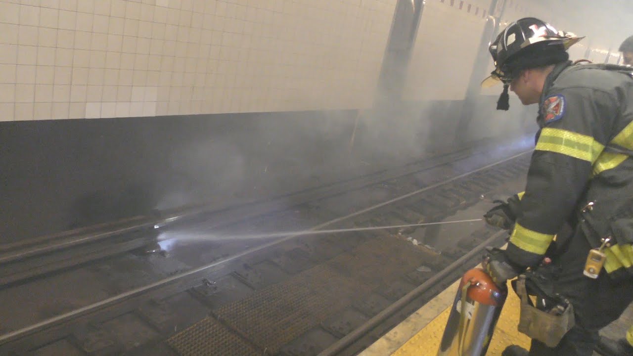 NEW YORK CITY 2019: FIRE AT THE SUBWAY STATION! [4K] - YouTube