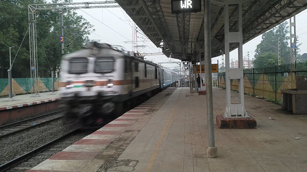 Okha-Ernakulam express crossing at high speed/kosamba railway station ...