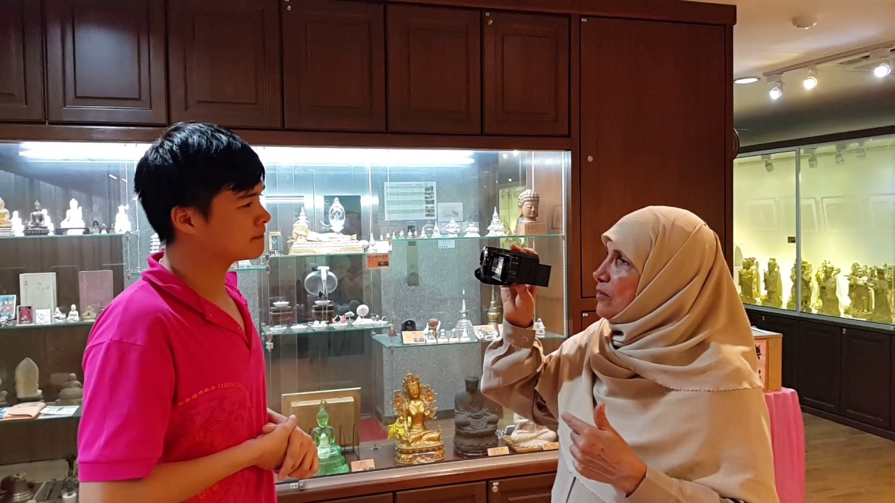 A Confused Buddhist Temple Tour Guide Gets a Lesson on Islam from a ...