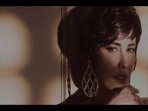 Wow..Sophia Latjuba mengenakan bikini two pieces