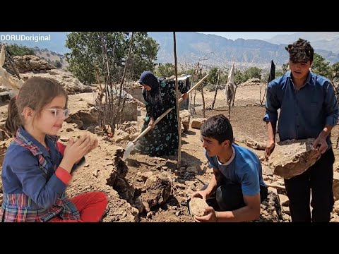 🐍 Akram and Her Children Rebuild the Platform After Catching a Snake 🔨