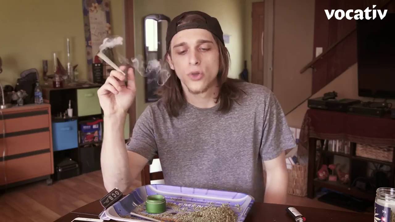 How To Roll The Perfect Joint Every Time - YouTube