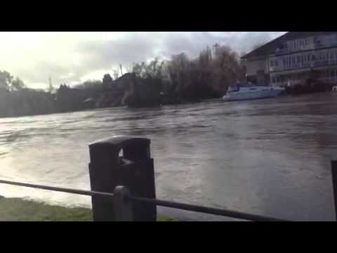 Shepperton Floods - YouTube