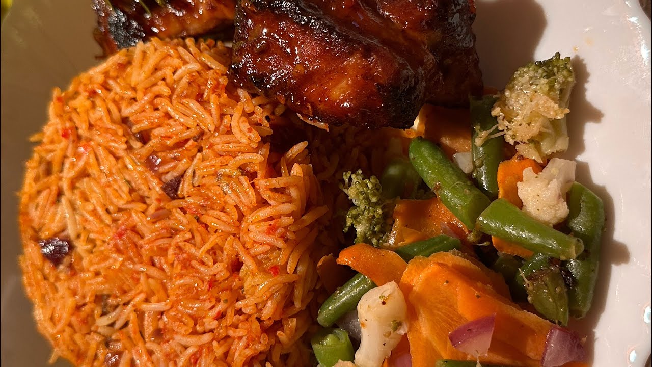 You want a minimal or no burnt jollof rice? Try this recipe! - YouTube