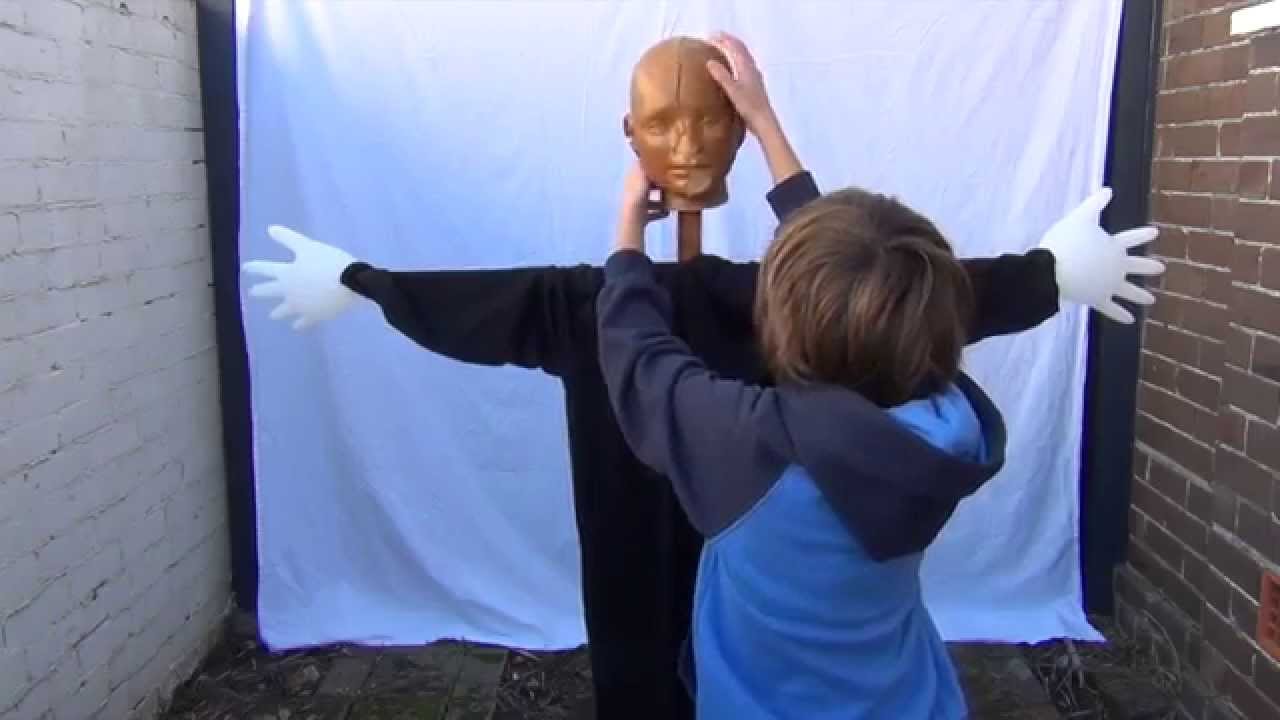 How to make a Halloween scarecrow - YouTube