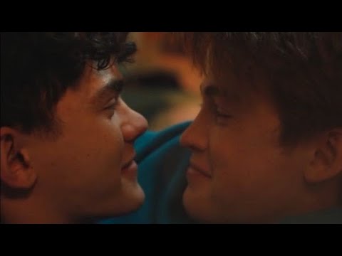 Nick And Charlie Being Gay For EACH OTHER For 6 Minutes | Heartstopper ...