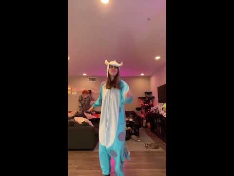 My Boyfriend and I Have The BEST Hallloweem Costume 🎃👻 w OnlyJayus ...
