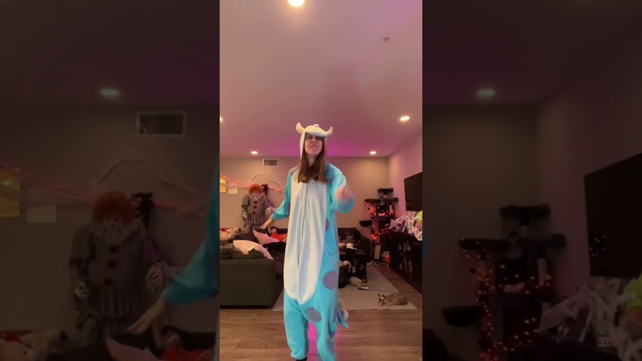 My Boyfriend and I Have The BEST Hallloweem Costume 🎃👻 w OnlyJayus ...