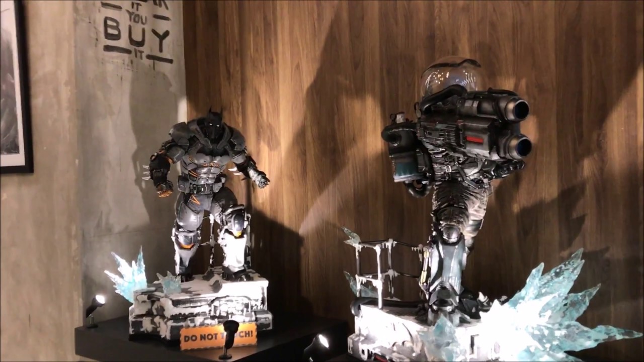 Prime 1 Studio Batman Extreme Environment Suit & Mr. Freeze Statue ...
