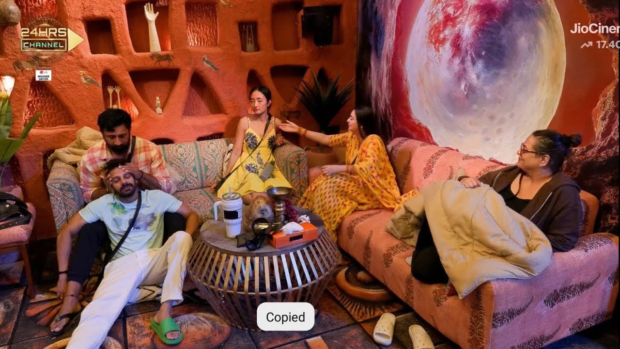 Chum Bani Winner Ramp walk Me🥰Karan Ne Kiya Hug Sab k samne Live - YouTube