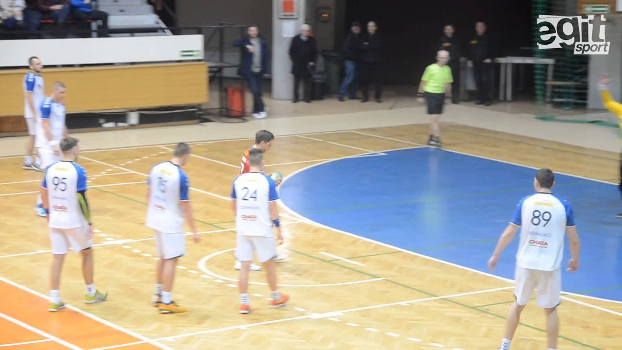 Marcin Malewski rzuca z półobrotu jak Chuck Norris - YouTube