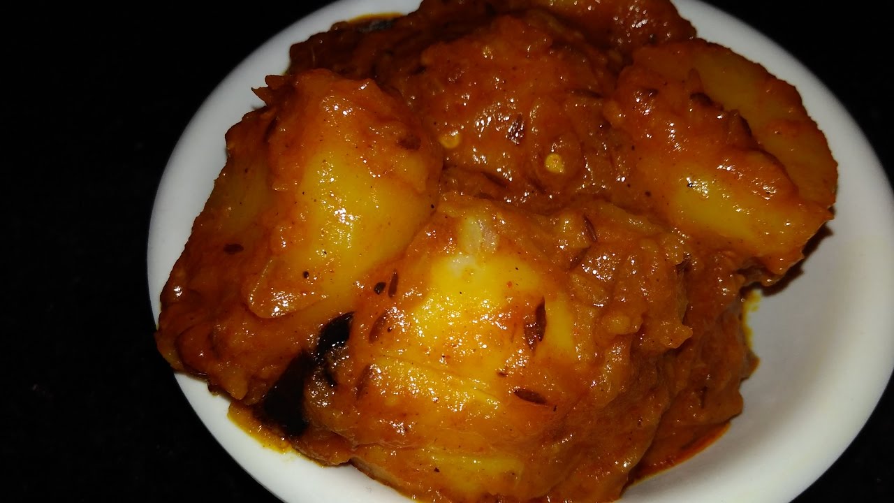 Aloo Dum Recipe - Dum Aloo Recipe Simple - Indian Potato Curry Recipe ...