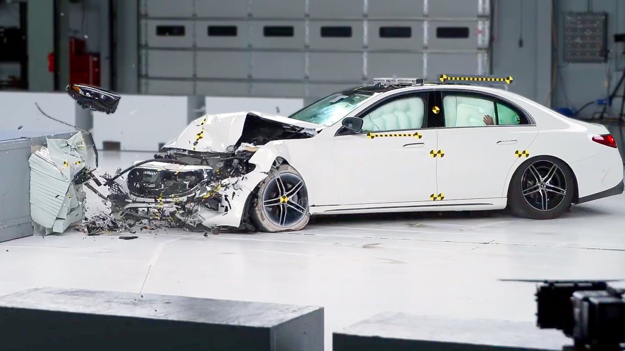 Mercedes E-Class – Crash Test - YouTube