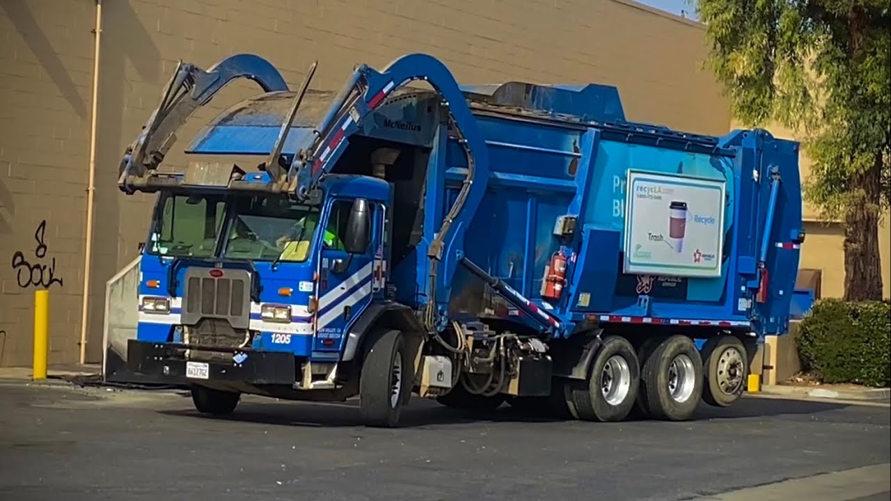 Republic Services McNeilus Meridian front loader #1205 collecting at ...