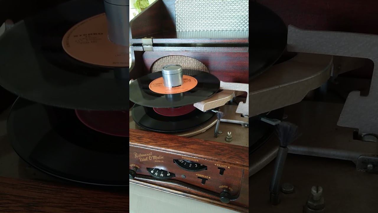 Ristaucrat Jukebox 45 RPM record player - YouTube