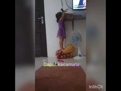 Baby mayda  (mengasah otak anak)  ambil barang tinggi g nyampe guling jd sasaran