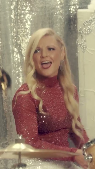 Kiss Me This Christmas // American Blonde - YouTube