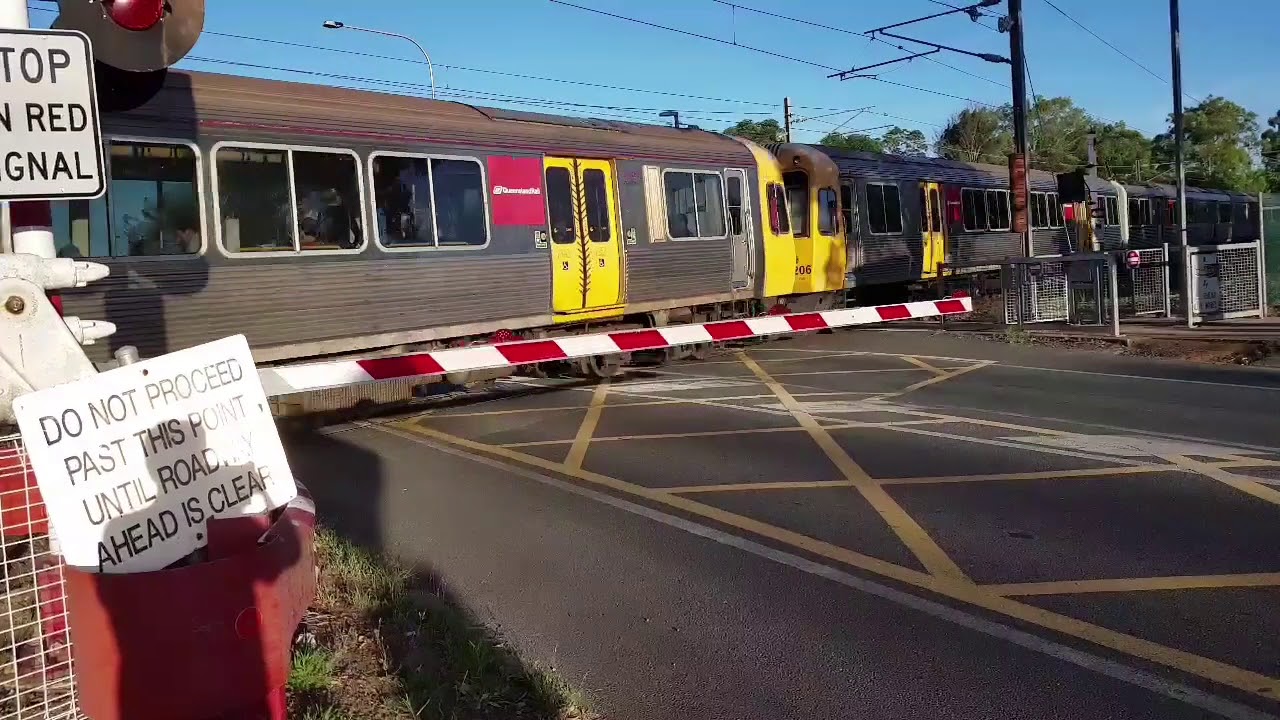 Queensland Trains at Lawnton and Narangba 10/01/2018. - YouTube