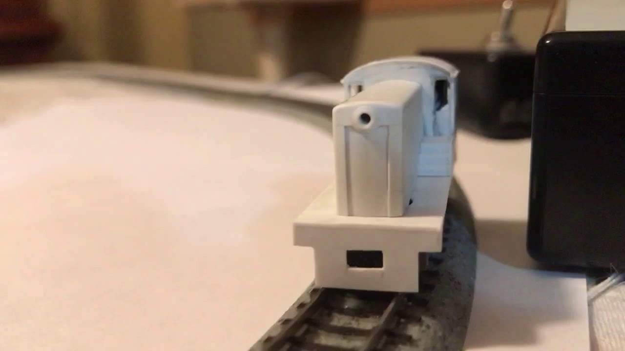 N Scale Davenport 45 ton switcher test 1 - YouTube