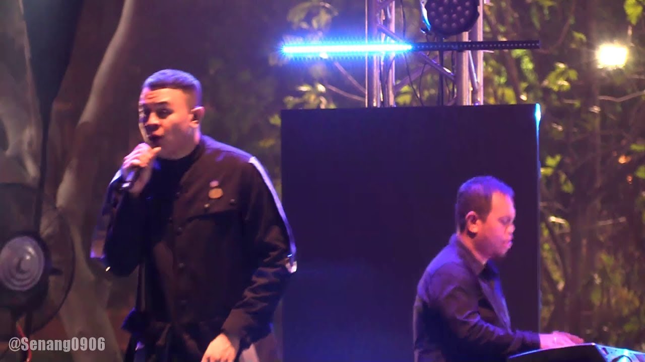 Tulus - Labirin @ Synchronize Fest 2019 [HD] - YouTube