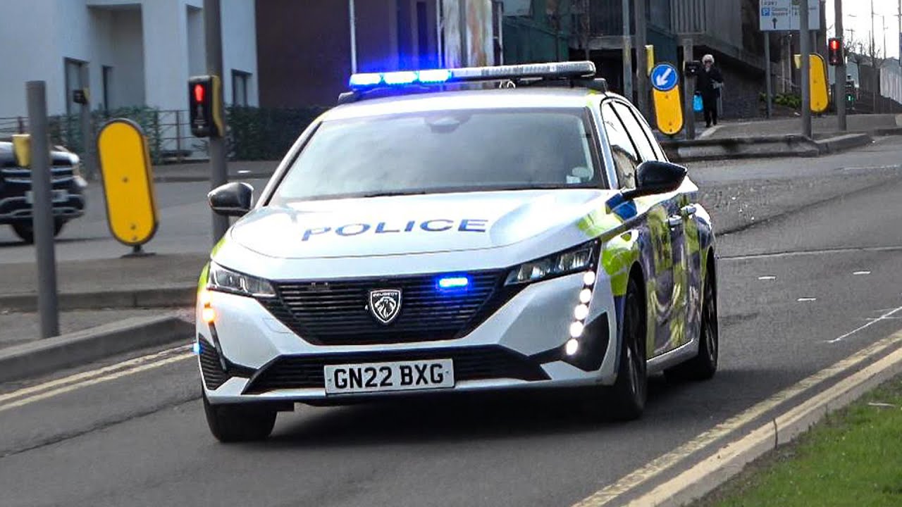 Kent Police Peugeot 308 ERV responding in Ashford! - YouTube