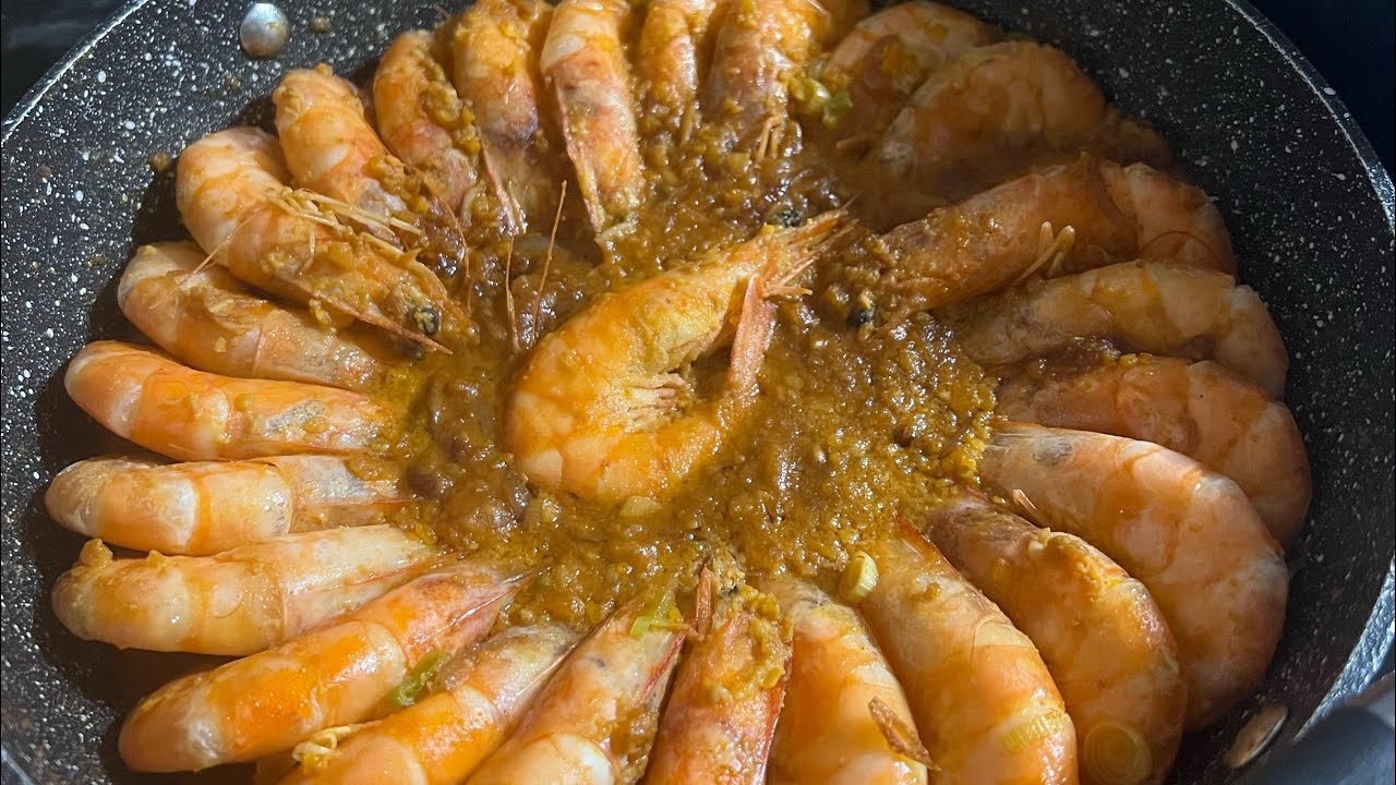 Pinoy Style Garlic Butter Prawns in Banana Ketchup - YouTube