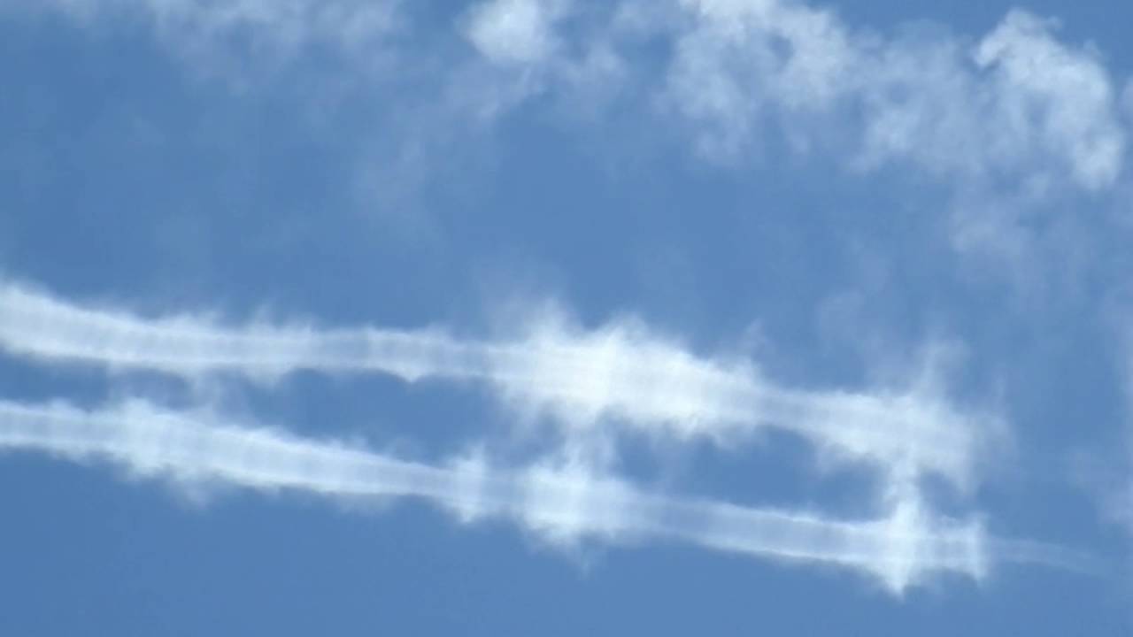 Extreme Closeup of Hybrid Contrail Crow Instability - YouTube