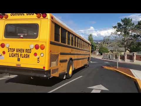 Thomas HDX bus 5 starting up and taking off - YouTube