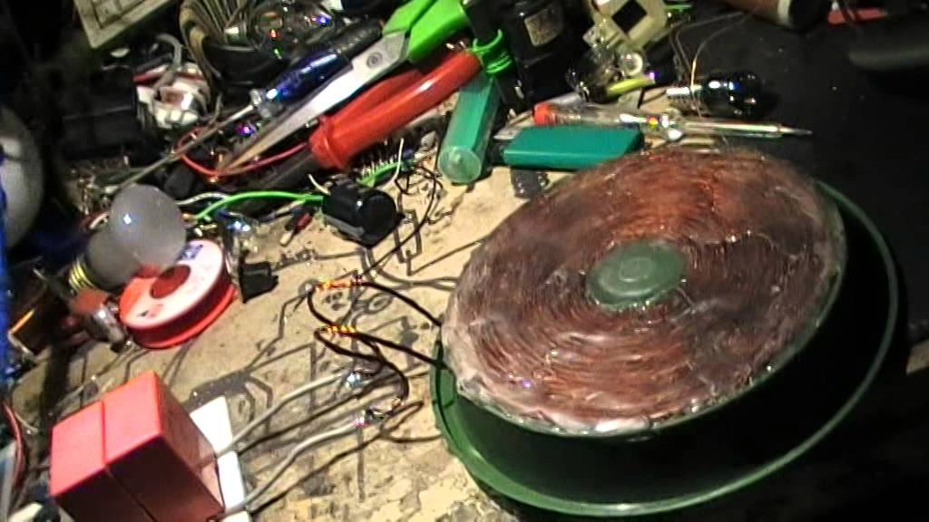 Tesla Pancake Coil vs. ZVS - YouTube