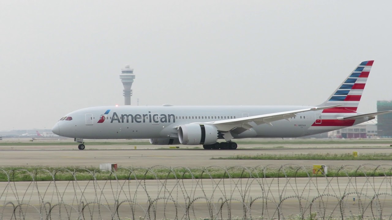 American Airlines AA127 B789 [N831AA] landing at Shanghai Pudong ...