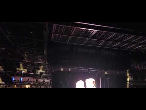 Elon Musk boo’ed at a Dave Chappelle’s show - YouTube