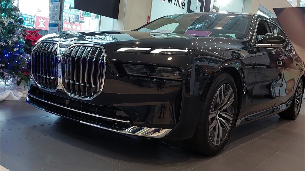 基本款就很有氣場！2023 BMW 7-Series 735i Luxury - YouTube