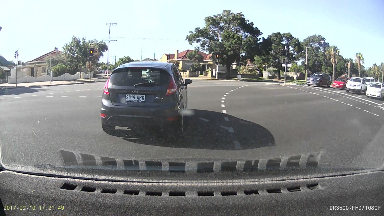 10 February 2017 - Hurling abuse at indecisive driver - YouTube