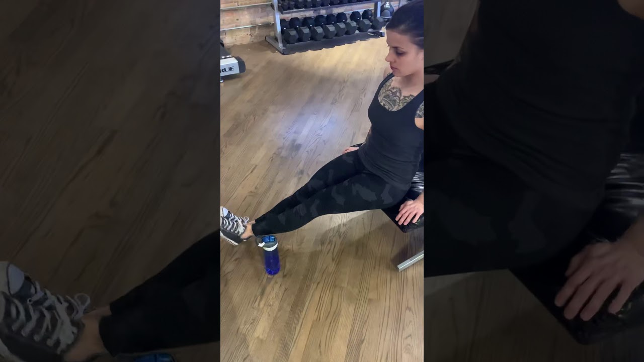 Core chair exercises: Alternating leg raise - YouTube